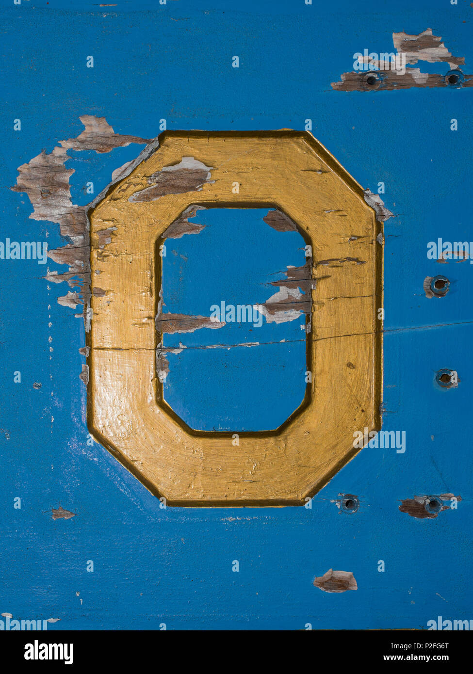 Letter O on Wooden Sign Stock Photo - Alamy
