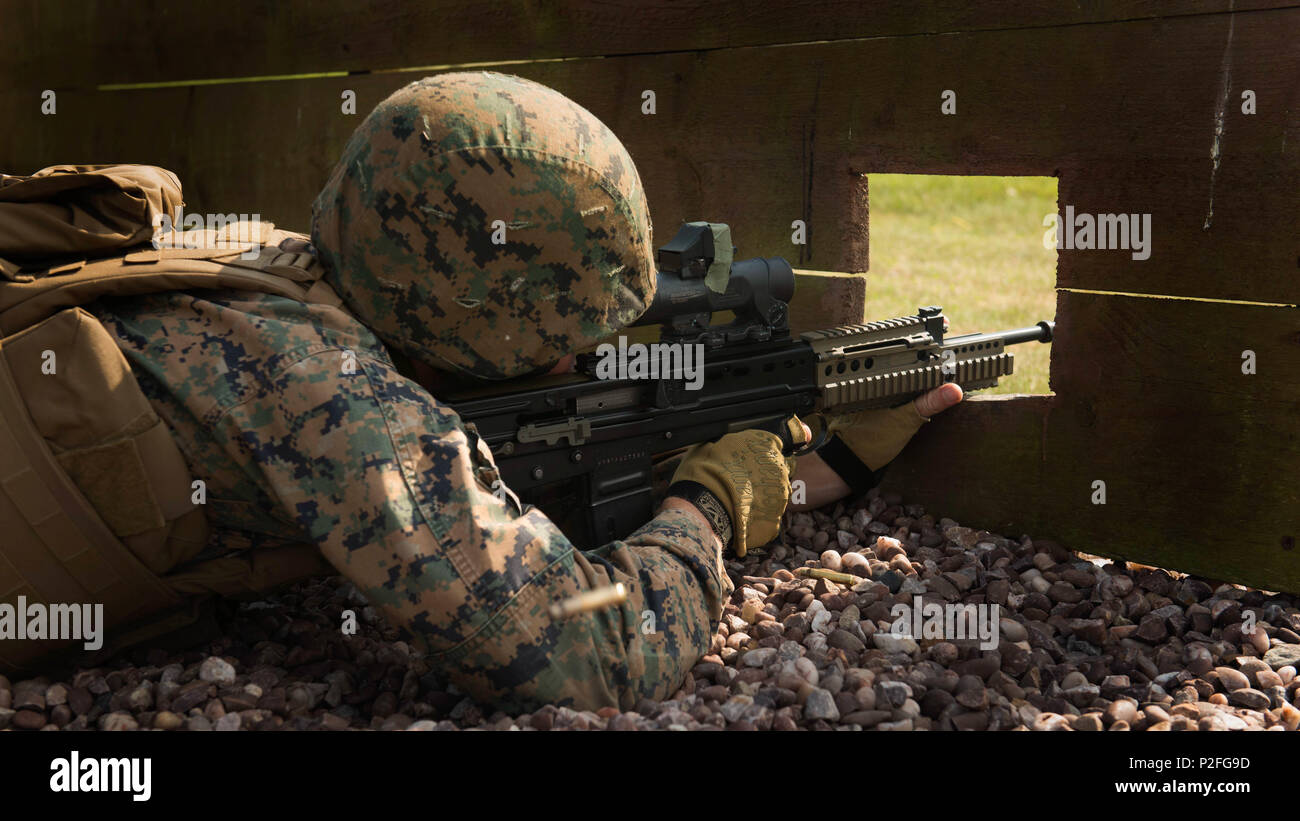 Marines in prone shooting position hi-res stock photography and images ...