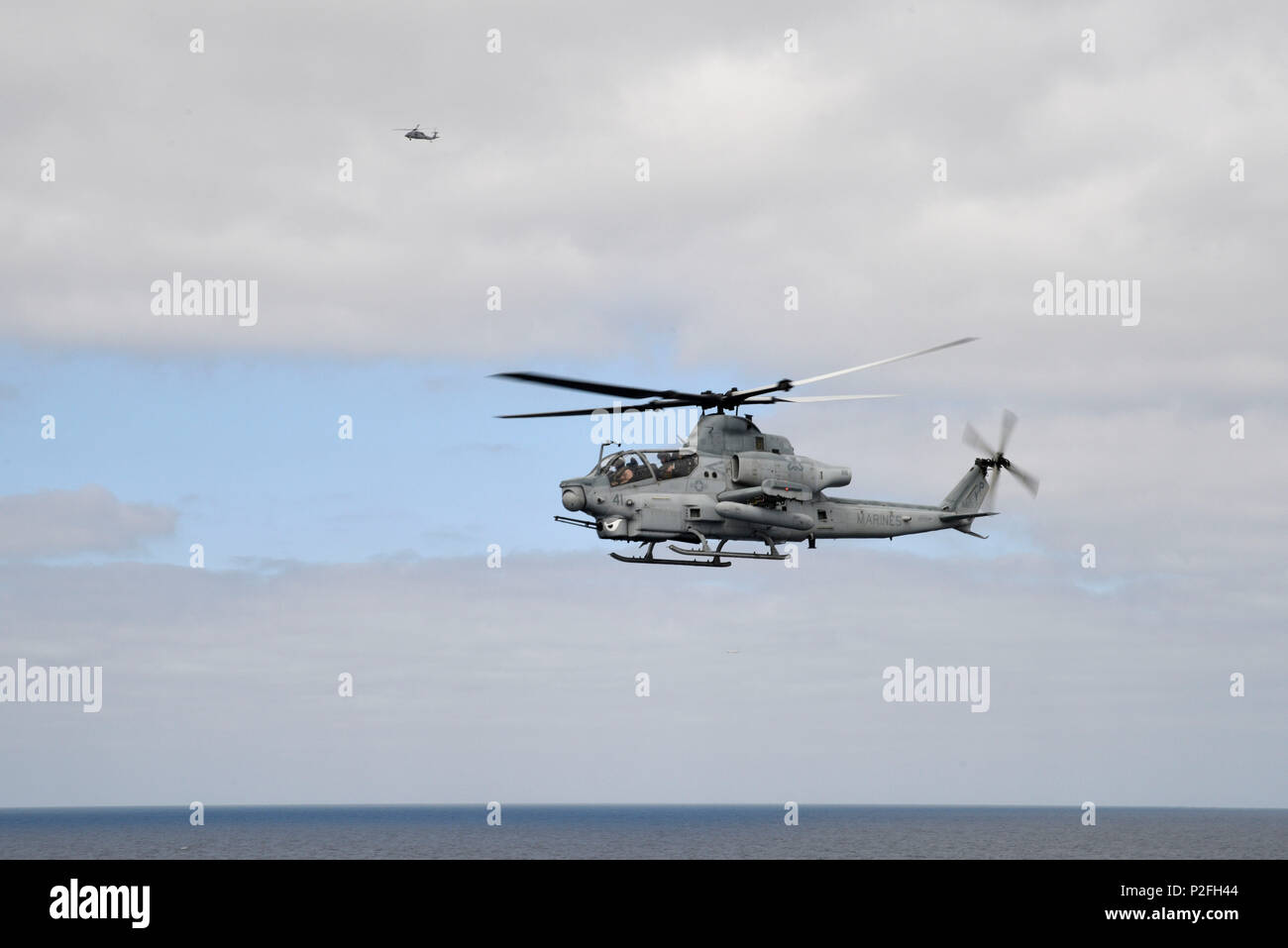 160915-N-UT455-009 PACIFIC OCEAN (Sept. 15, 2016) An AH-1 Cobra ...