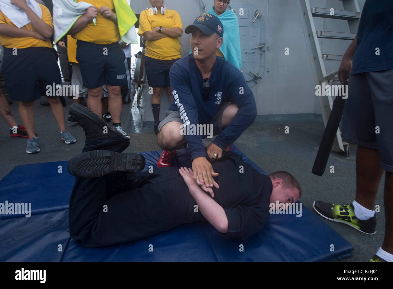 160918-N-GX781-021 ATLANTIC OCEAN (Sept. 18, 2016) - Fire Controlman ...