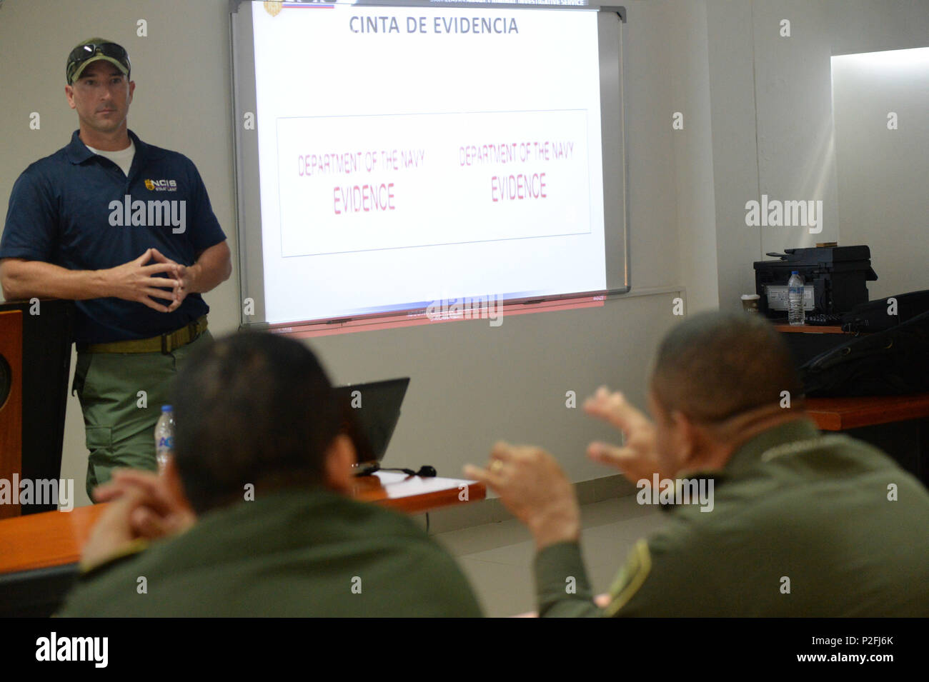 Handcuffing techniques hi-res stock photography and images - Alamy