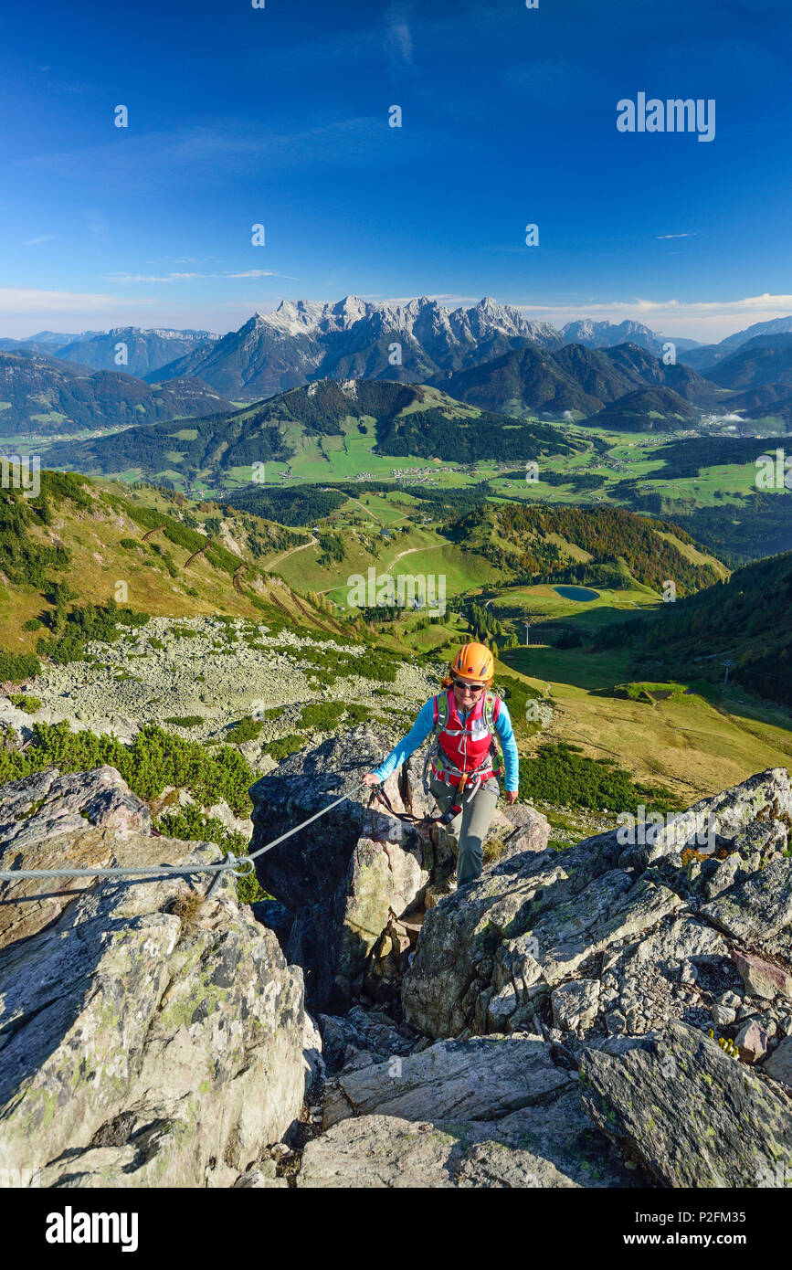 Fixed rope hi-res stock photography and images - Alamy