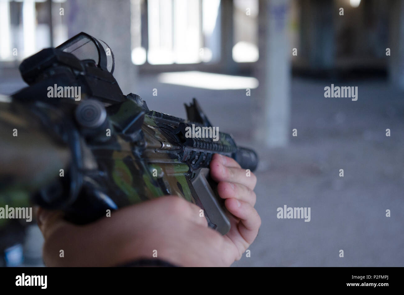 Rifle gun scope and rail hold on hand Stock Photo - Alamy