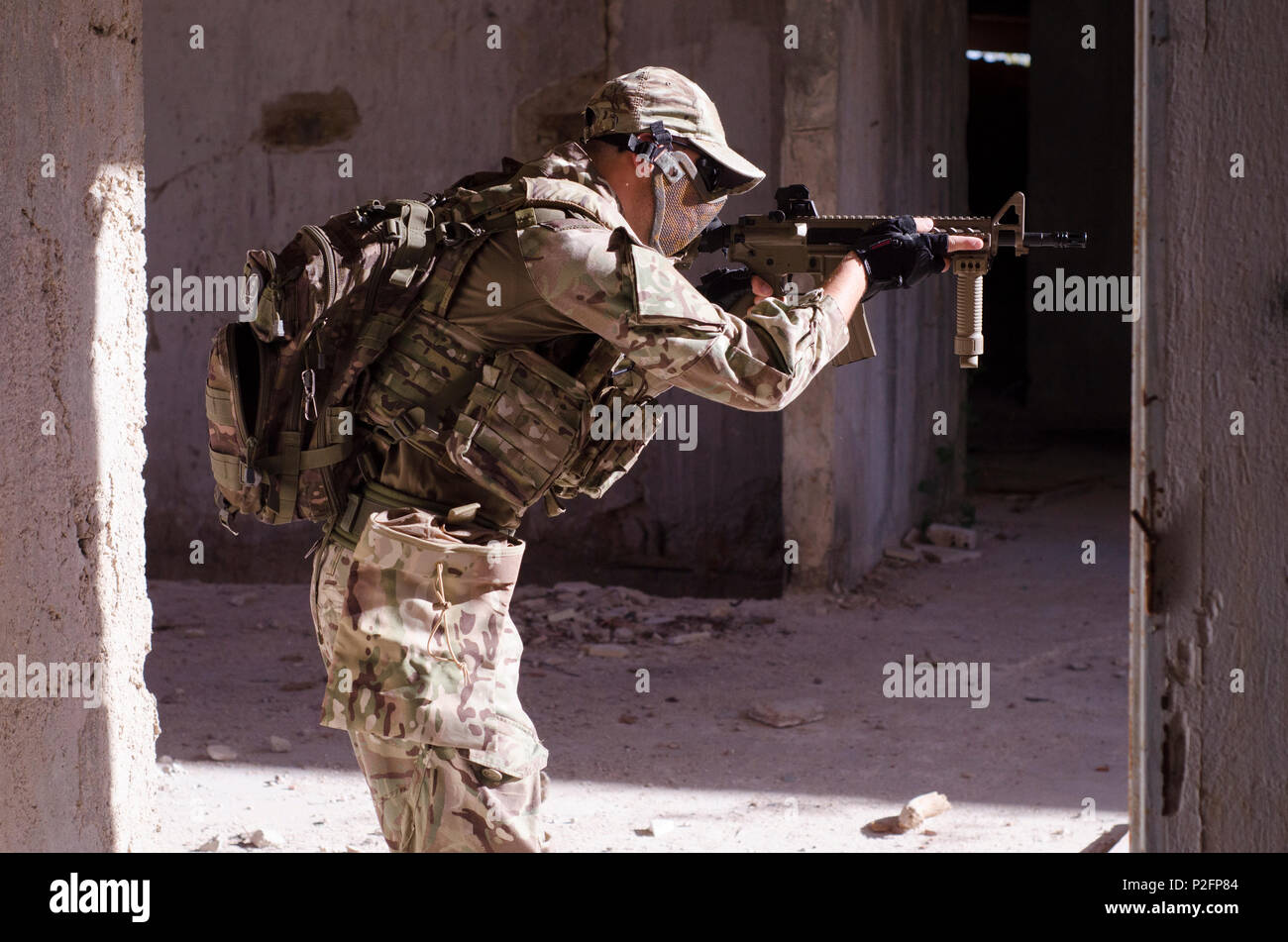 Special forces soldier inside building aim target rifle Stock Photo - Alamy