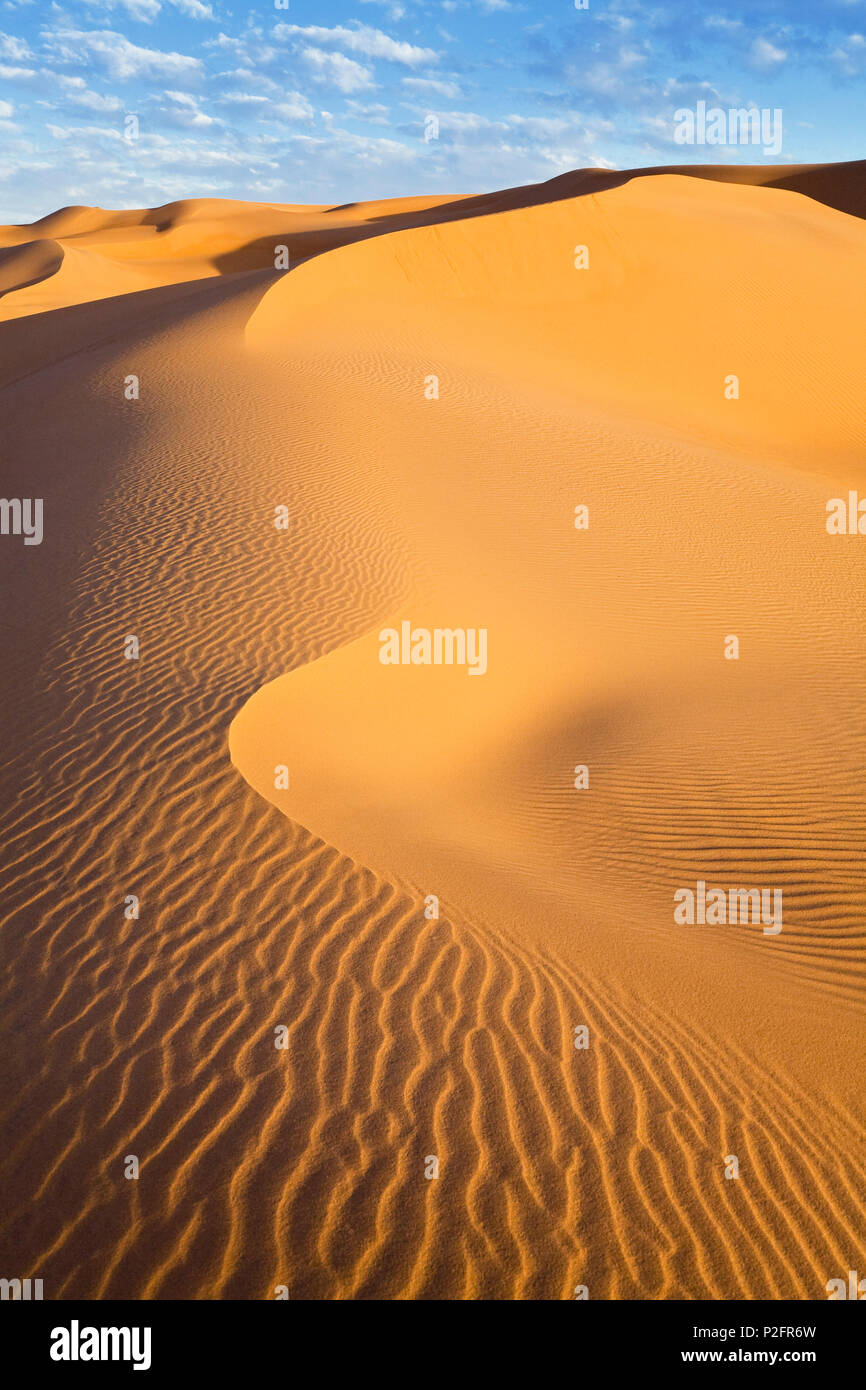 Sand dune in the ubari desert hi-res stock photography and images - Alamy
