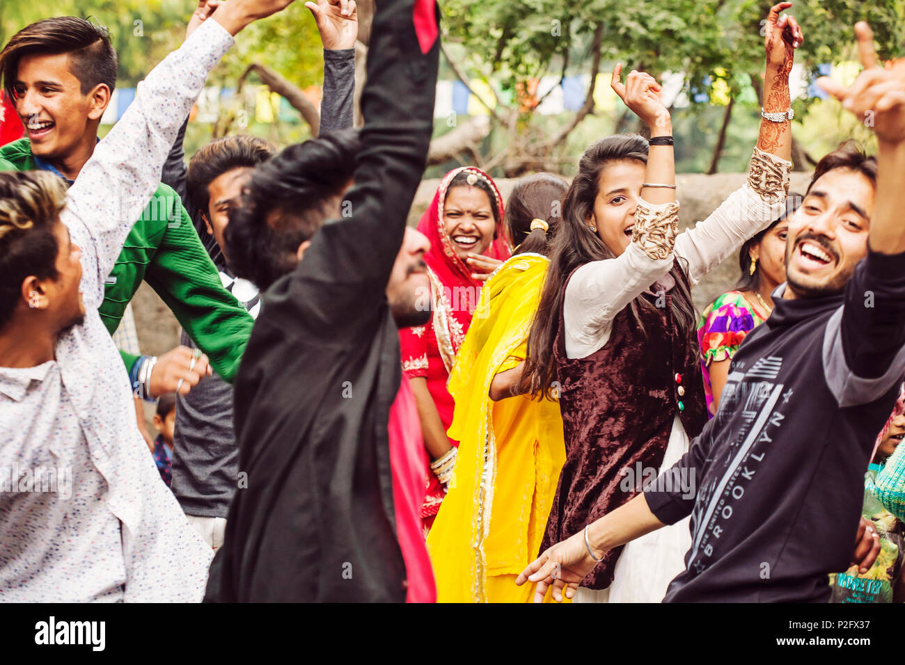 Indian wedding dance hi-res stock photography and images - Alamy