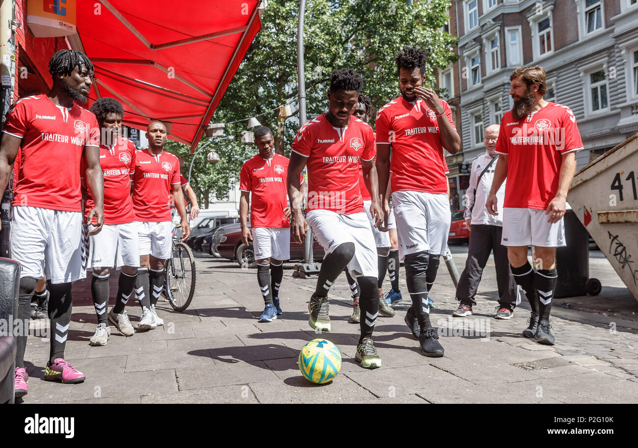 14 June 2018, Germany, Hamburg: Players from the soccer club FC ...