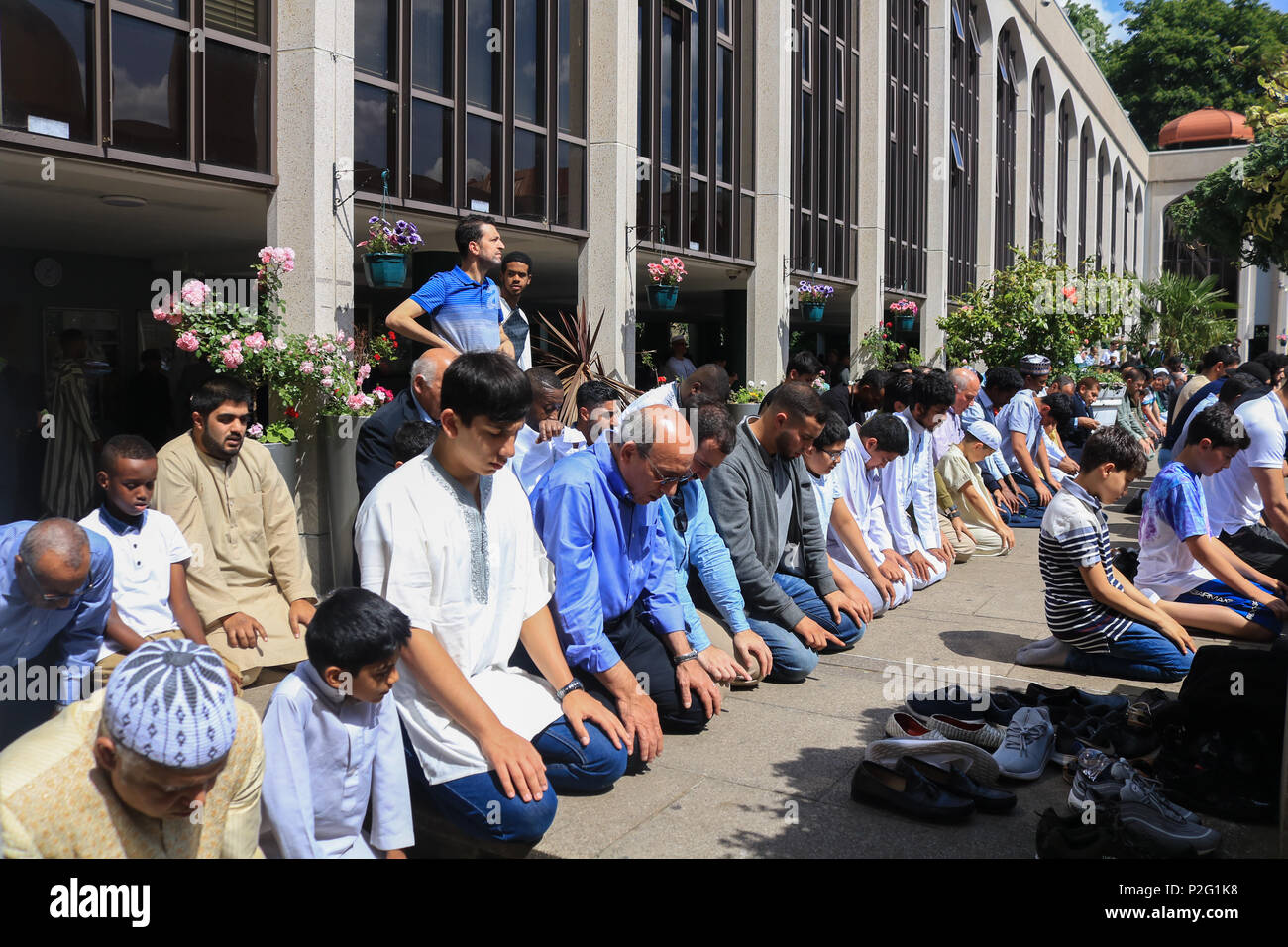 London UK. 15th June 2018. Muslim worshippers attend Friday prayers to ...