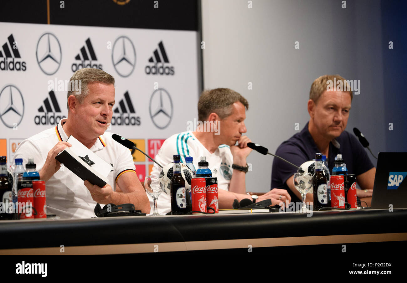 Vatutinki, Russland. 15th June, 2018. Christopher Clemens (r./DFB Scout ...