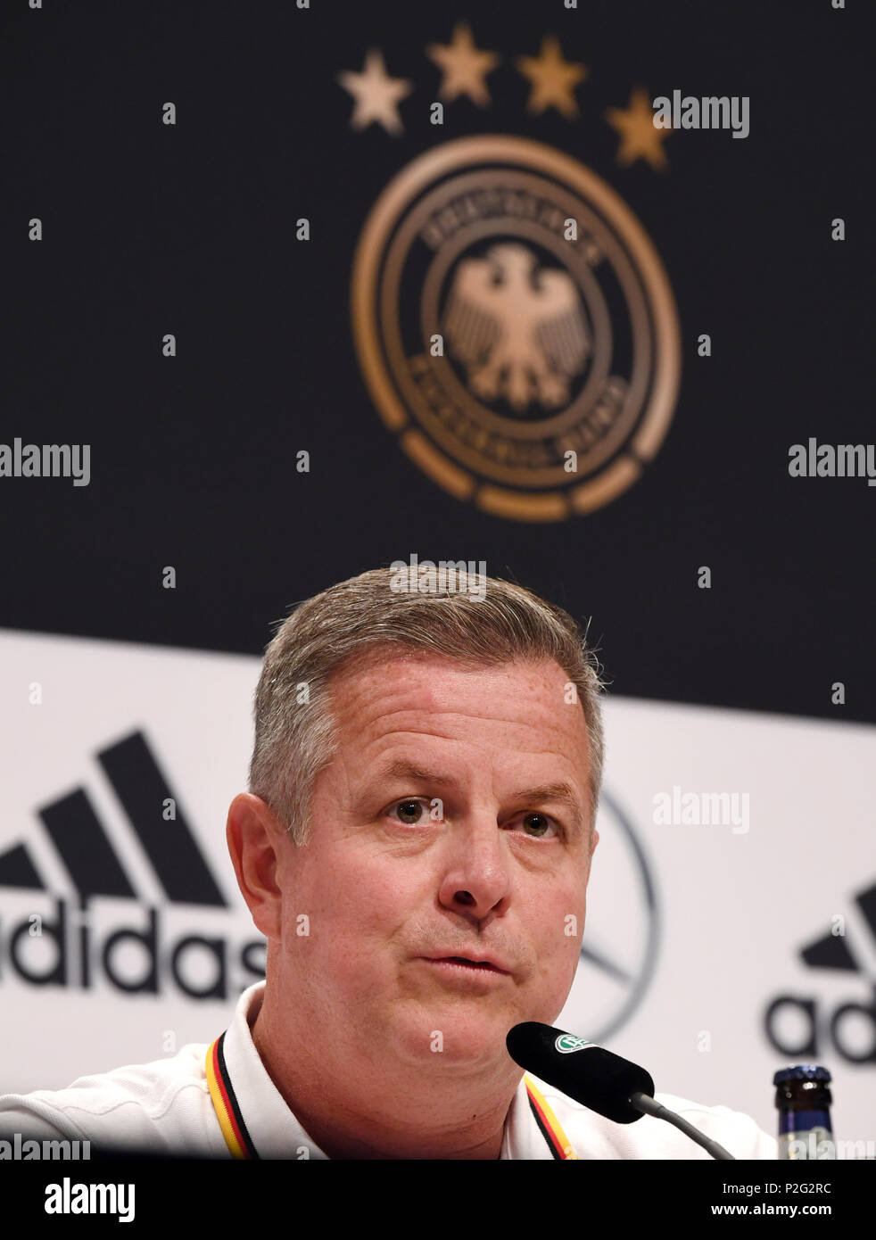 Video analysis in sports training hi-res stock photography and images ...