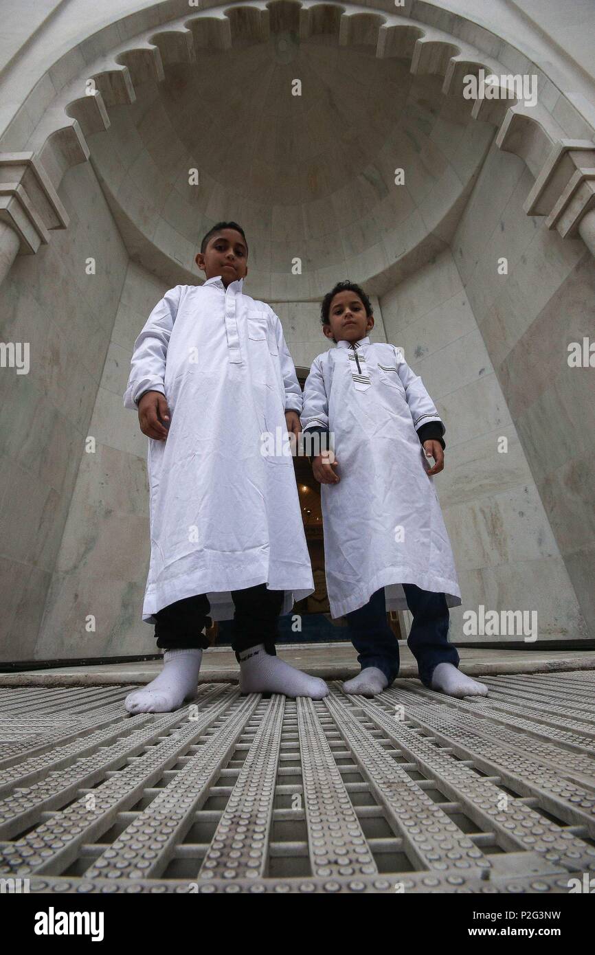 Sao Paulo, Brazil. 15th June, 2018. Muslims celebrate the beginning of ...