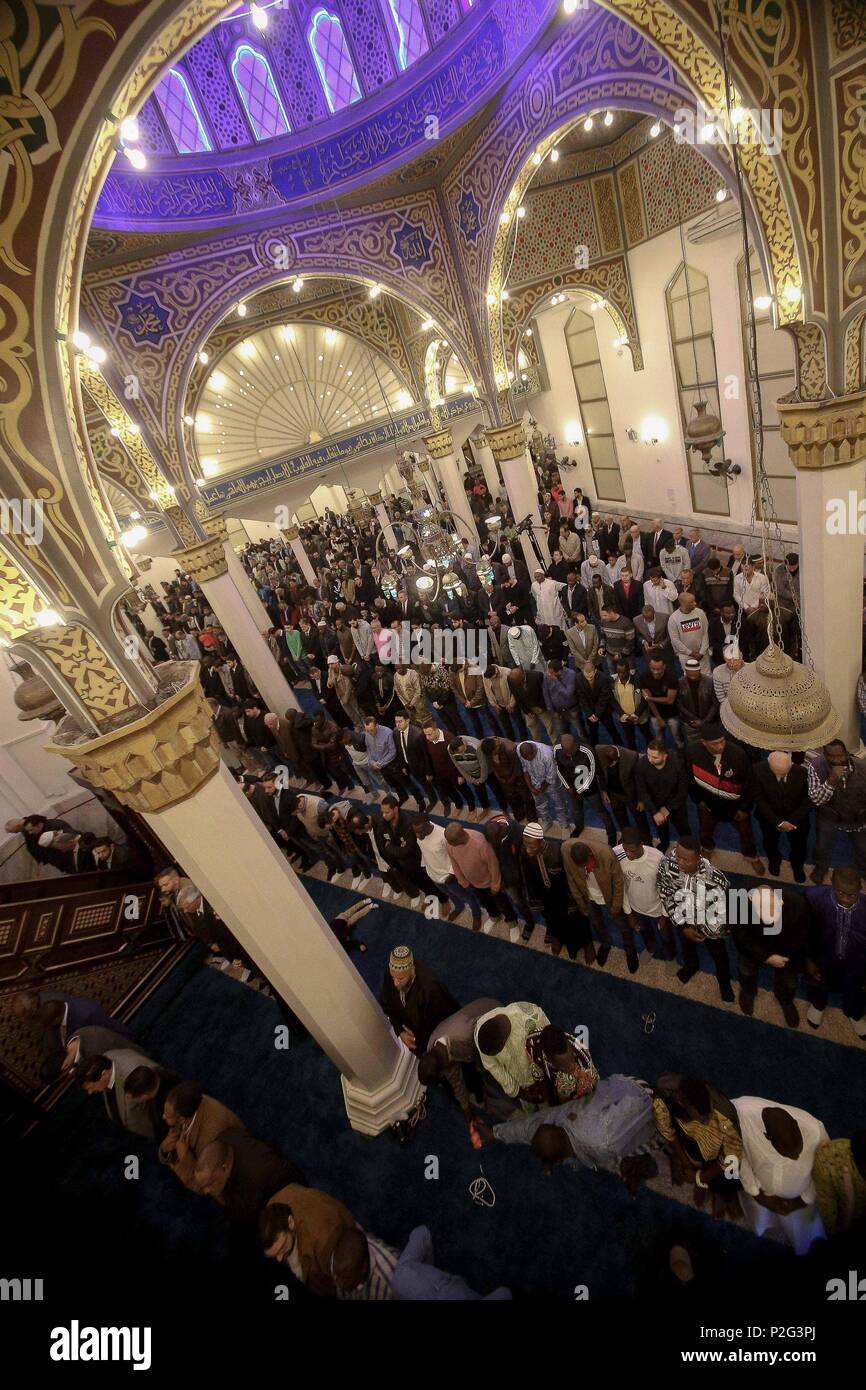 Sao Paulo, Brazil. 15th June, 2018. Muslims celebrate the beginning of ...