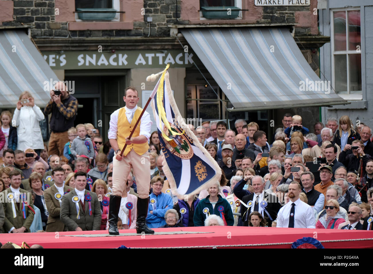 Selkirk, UK. 15th Jun, 2018. Selkirk Common Riding - Casting of the ...
