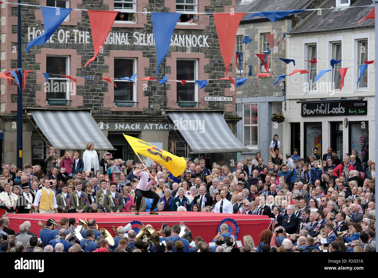 Selkirk, UK. 15th Jun, 2018. Selkirk Common Riding - Casting of the ...