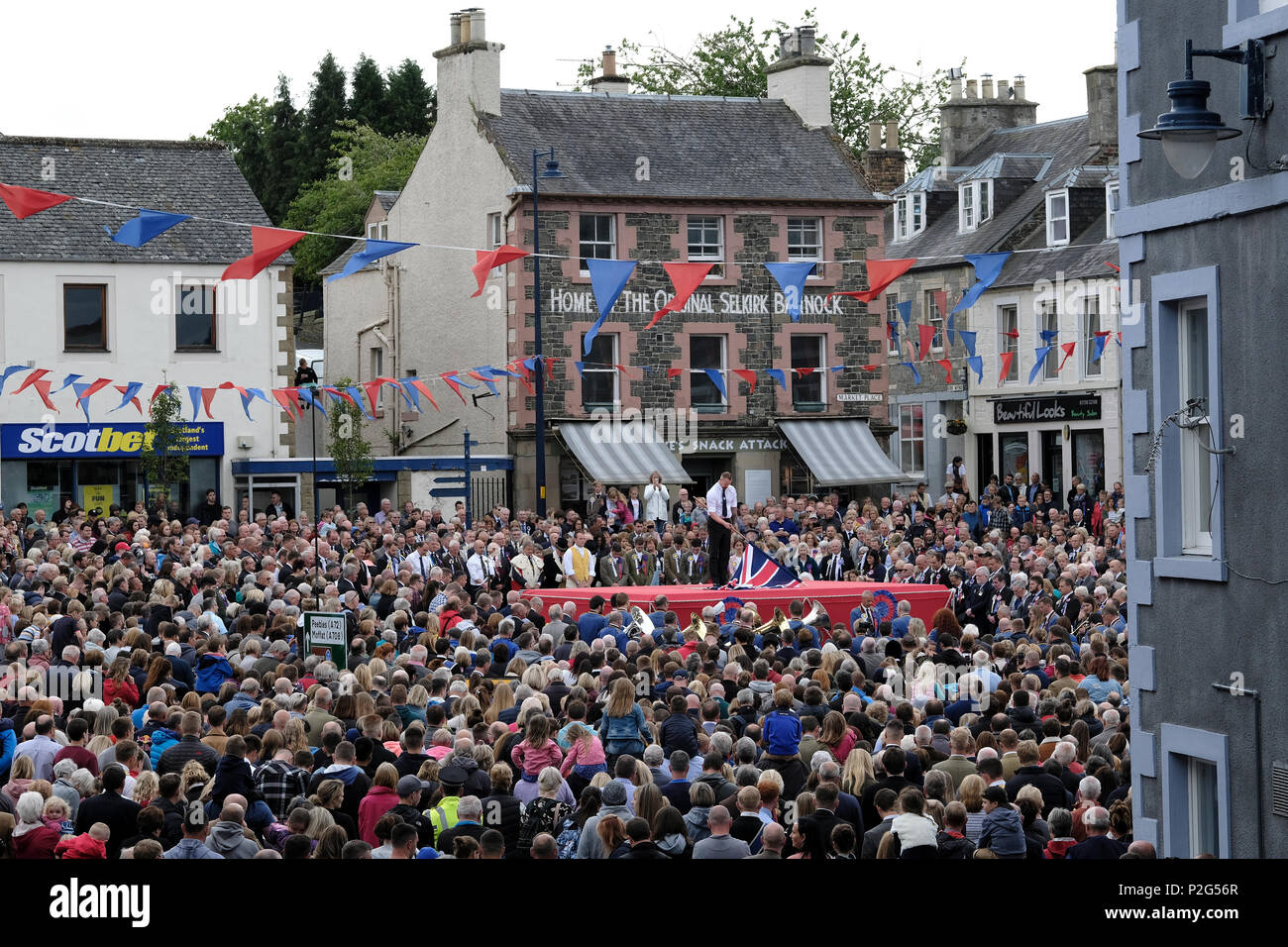 Selkirk, UK. 15th Jun, 2018. Selkirk Common Riding - Casting of the ...