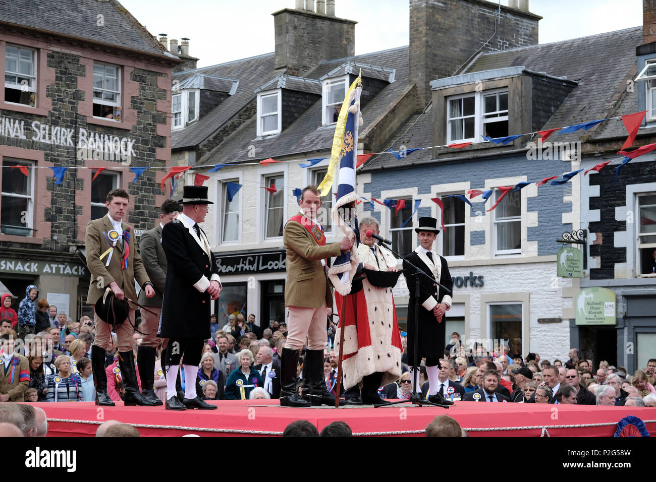 Selkirk, UK. 15th Jun, 2018. Selkirk Common Riding - Casting of the ...