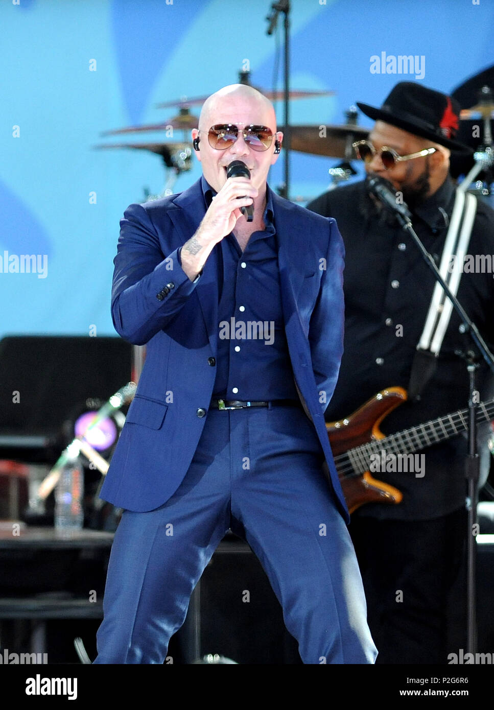 Gma guest hi-res stock photography and images - Alamy