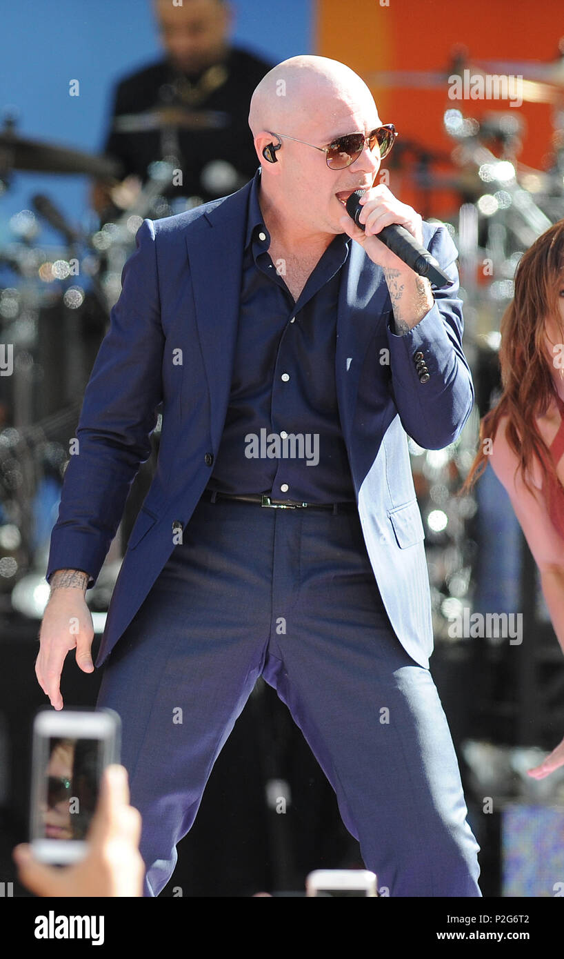 Gma guest hi-res stock photography and images - Alamy