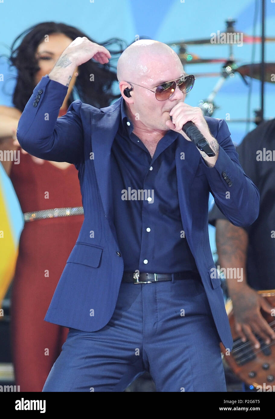 Gma guest hi-res stock photography and images - Alamy