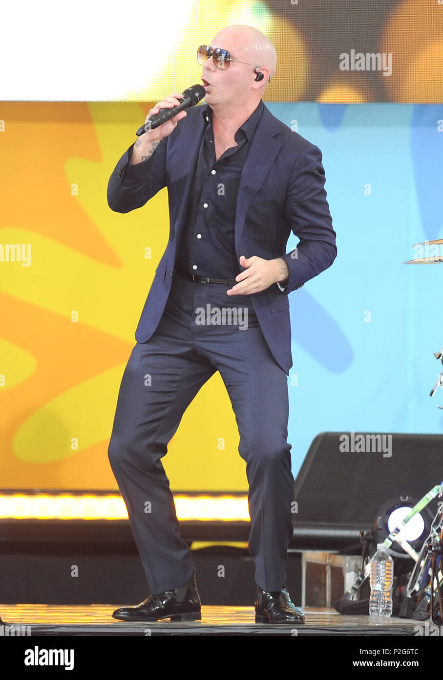 Gma guest hi-res stock photography and images - Alamy