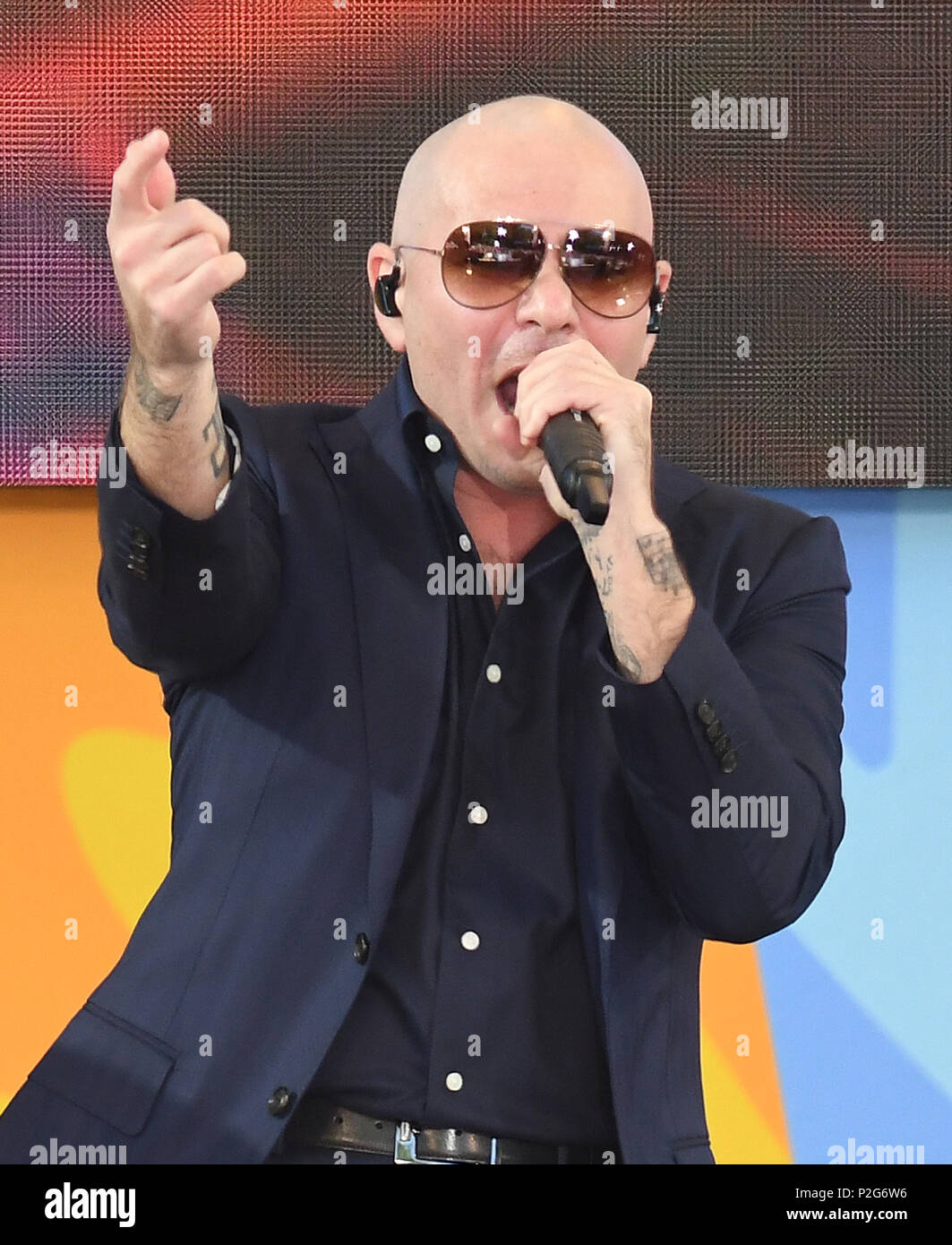 Gma guest hi-res stock photography and images - Alamy