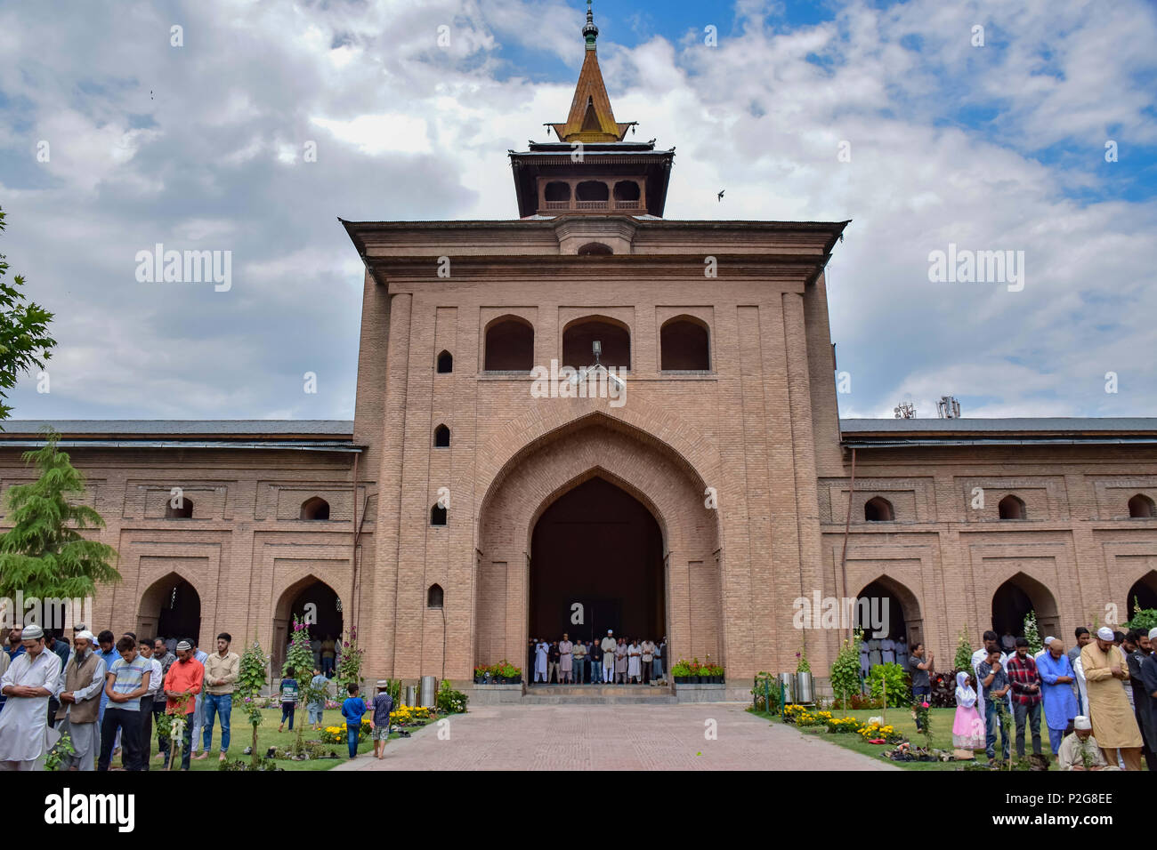 June 15, 2018 - Srinagar, Jammu & Kashmir, India - Kashmiri Muslims ...