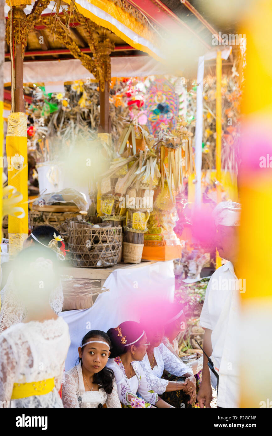 Balinese people at Odalan temple festival, Sidemen, Bali, Indonesia ...
