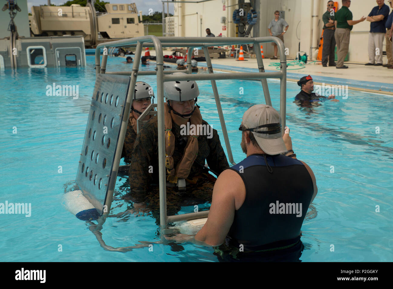 Modular amphibious egress training hi-res stock photography and images ...