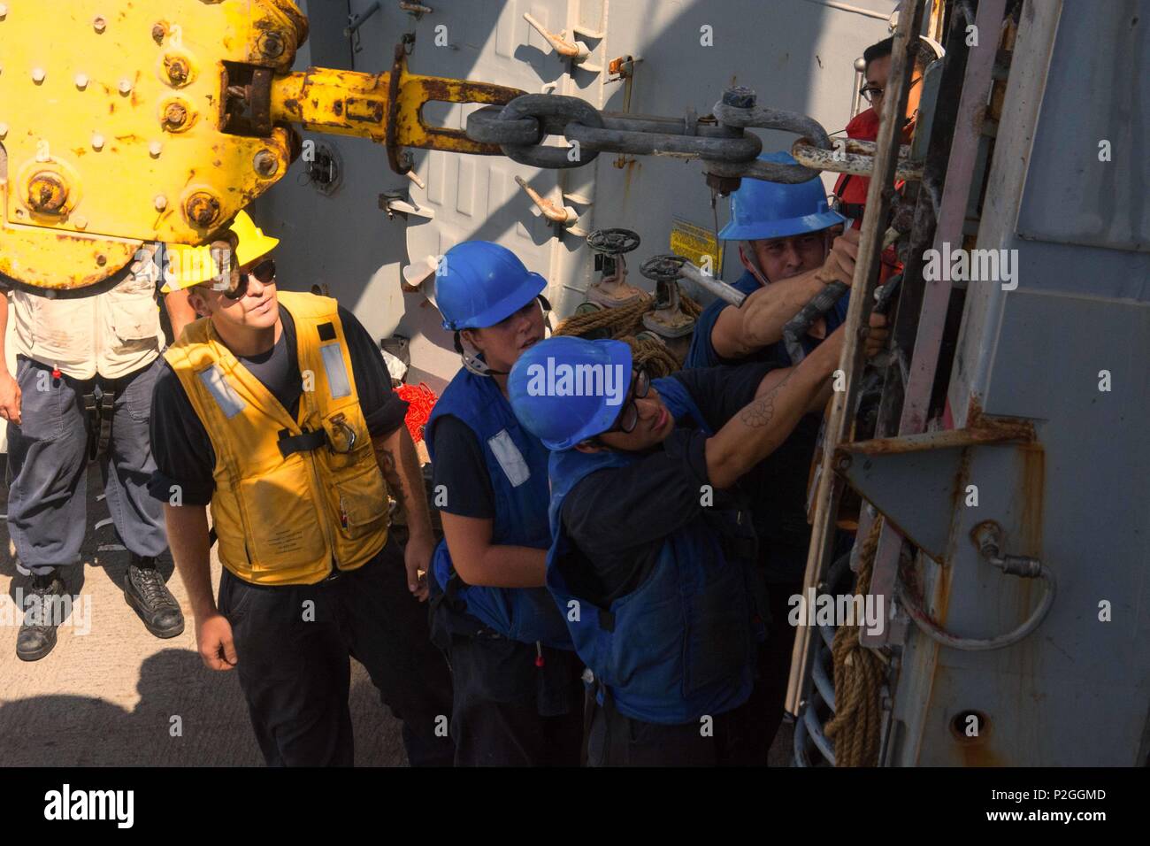 160916-N-CL027-090 INDIAN OCEAN (Sept. 16, 2016) Boatswain Mate 3rd ...