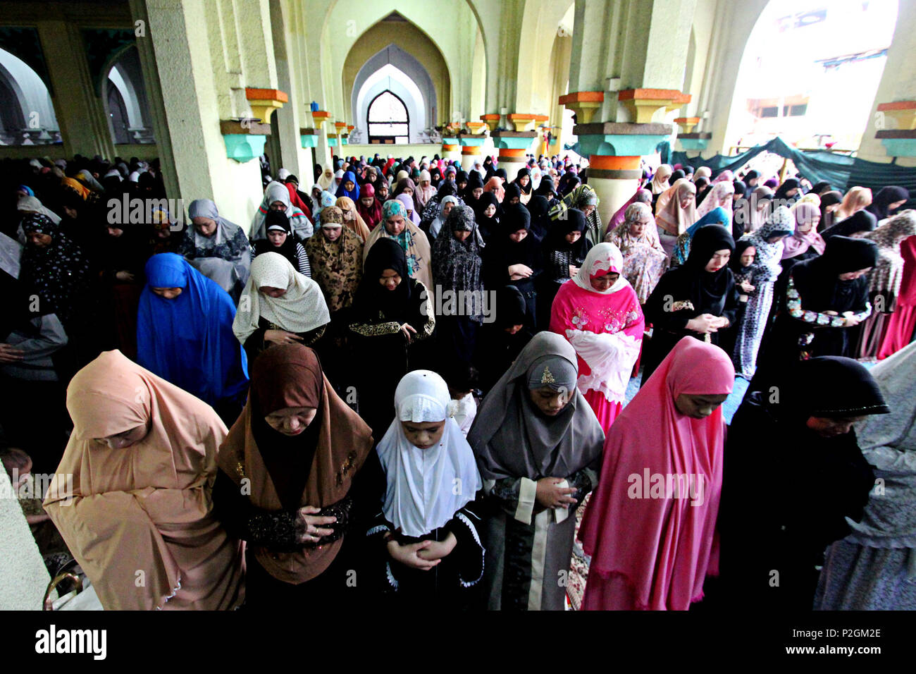 Filipino Praying Stock Photos & Filipino Praying Stock Images - Alamy