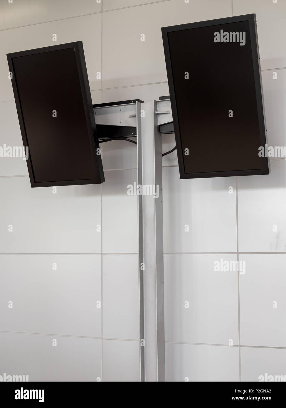 Digital advertising boards hi-res stock photography and images - Alamy