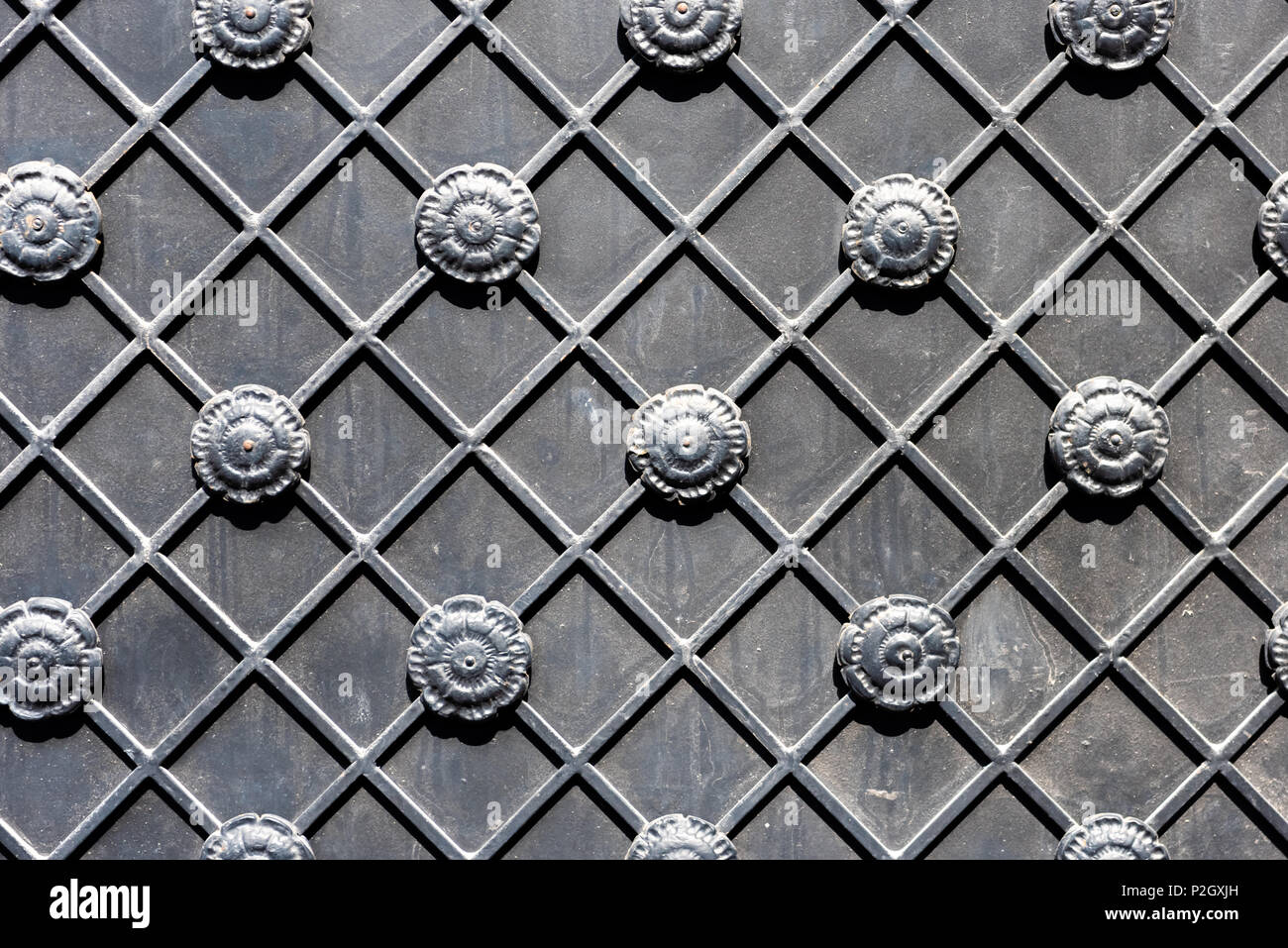 Black metal gate hi-res stock photography and images - Alamy