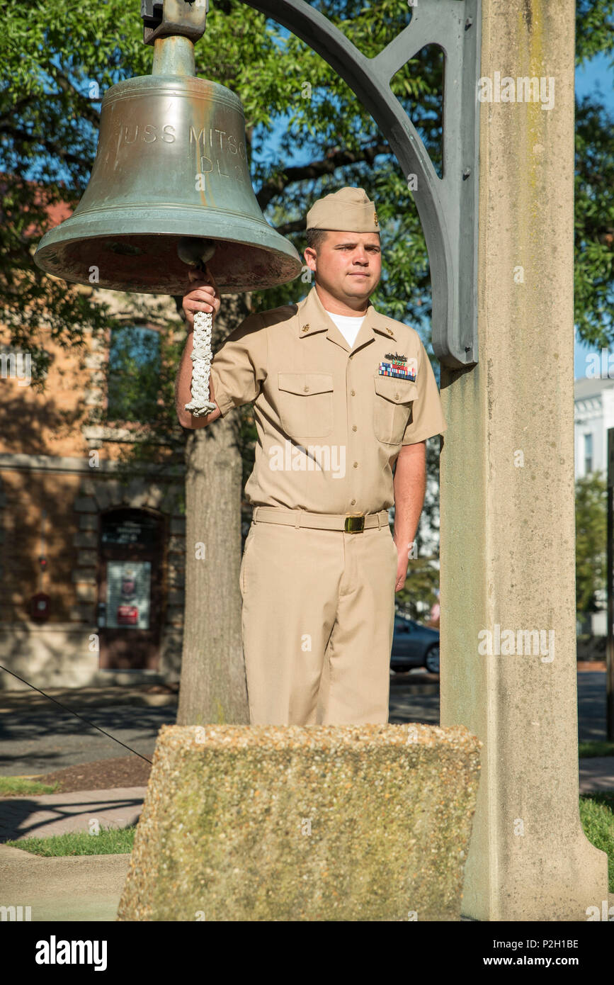 Chief Boatswain’s Mate Travis Page, craftmaster assigned to Naval ...