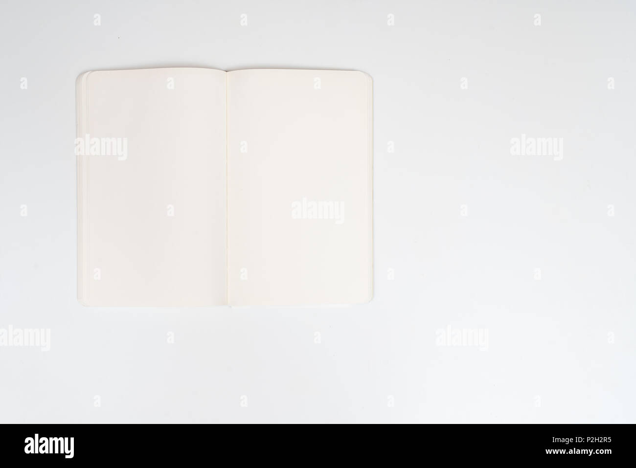 Empty white notebook hi-res stock photography and images - Alamy
