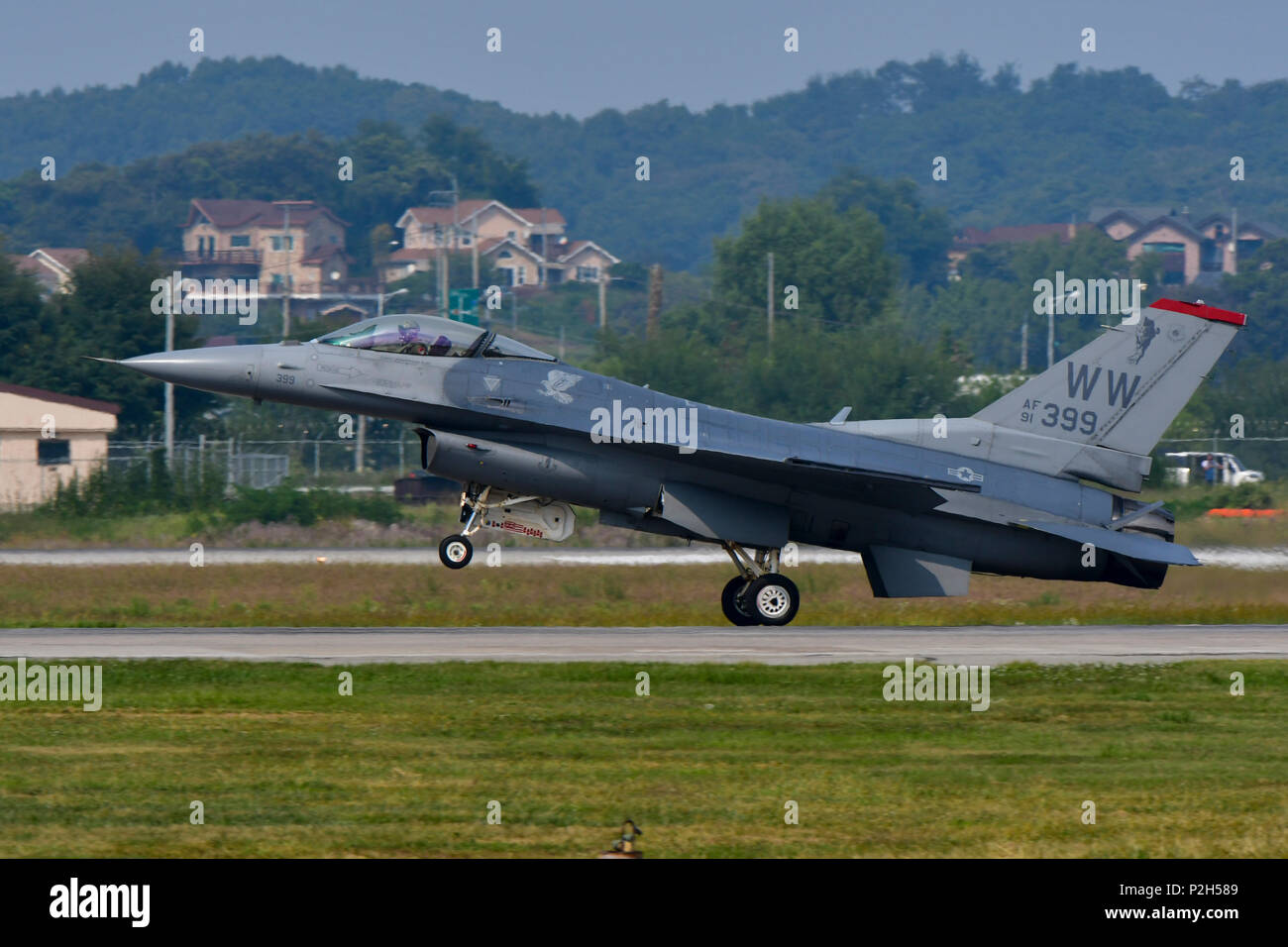 An F-16 Fighting Falcon assigned to the 13th Fighter Squadron, Misawa ...