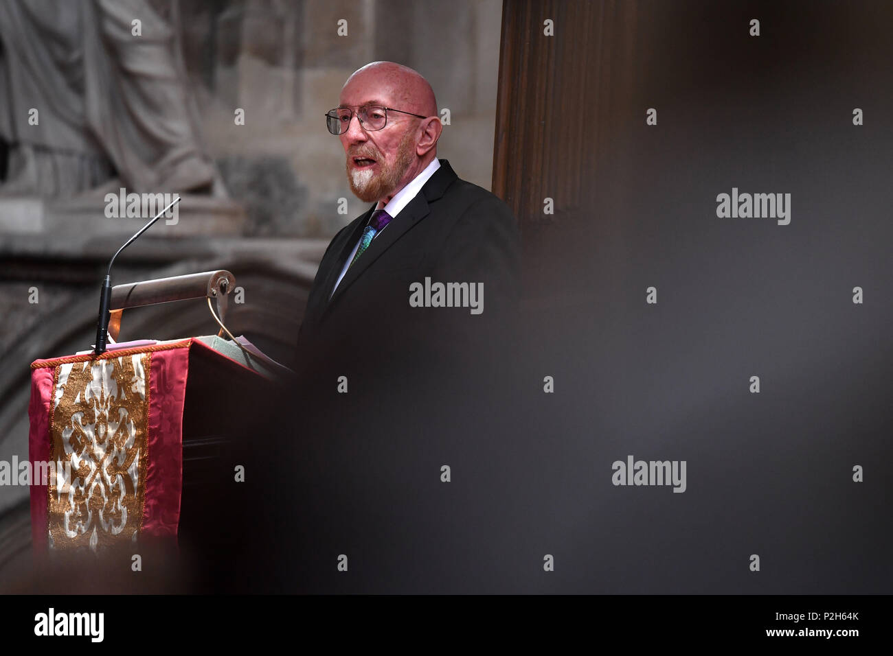 Kip thorne and stephen hawking hi-res stock photography and images - Alamy