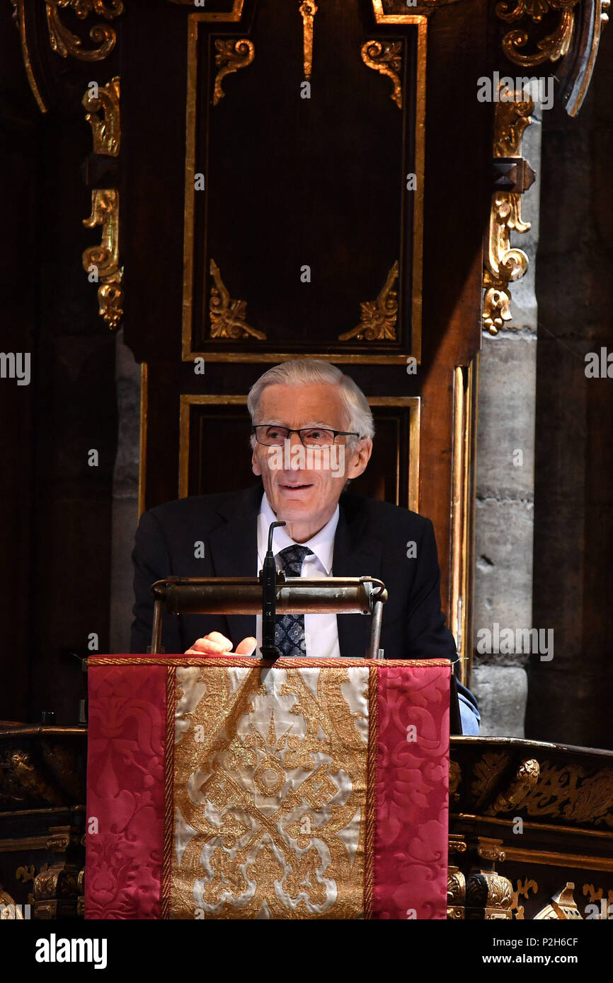 Astronomer Royal Martin Rees speaking at the memorial service for ...