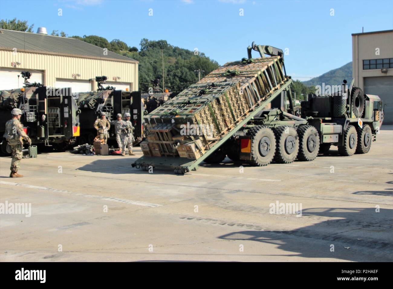 Soldiers from Alpha Battery, 1st Battalion, 82nd Field Artillery ...