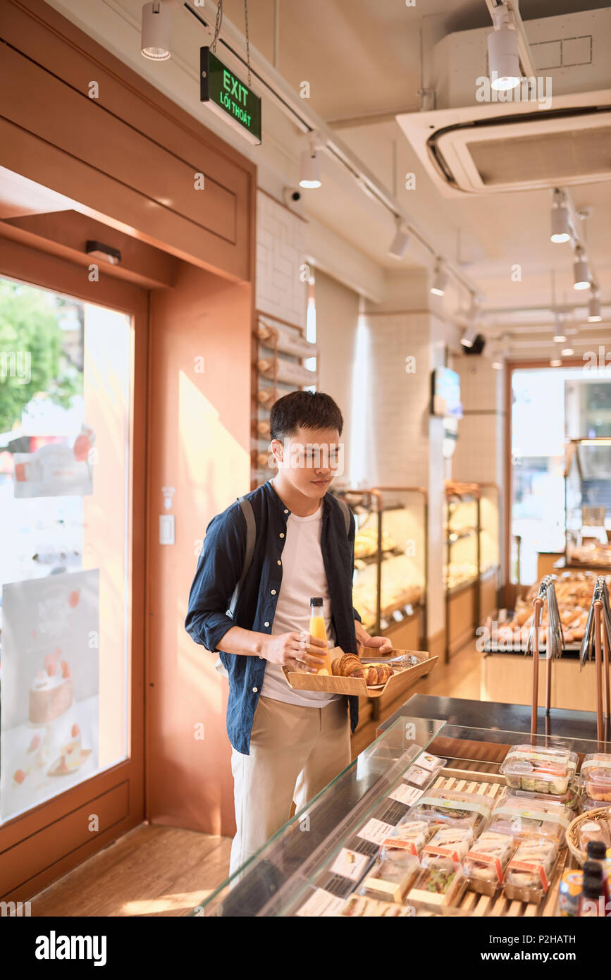 Consumerism customer hi-res stock photography and images - Alamy