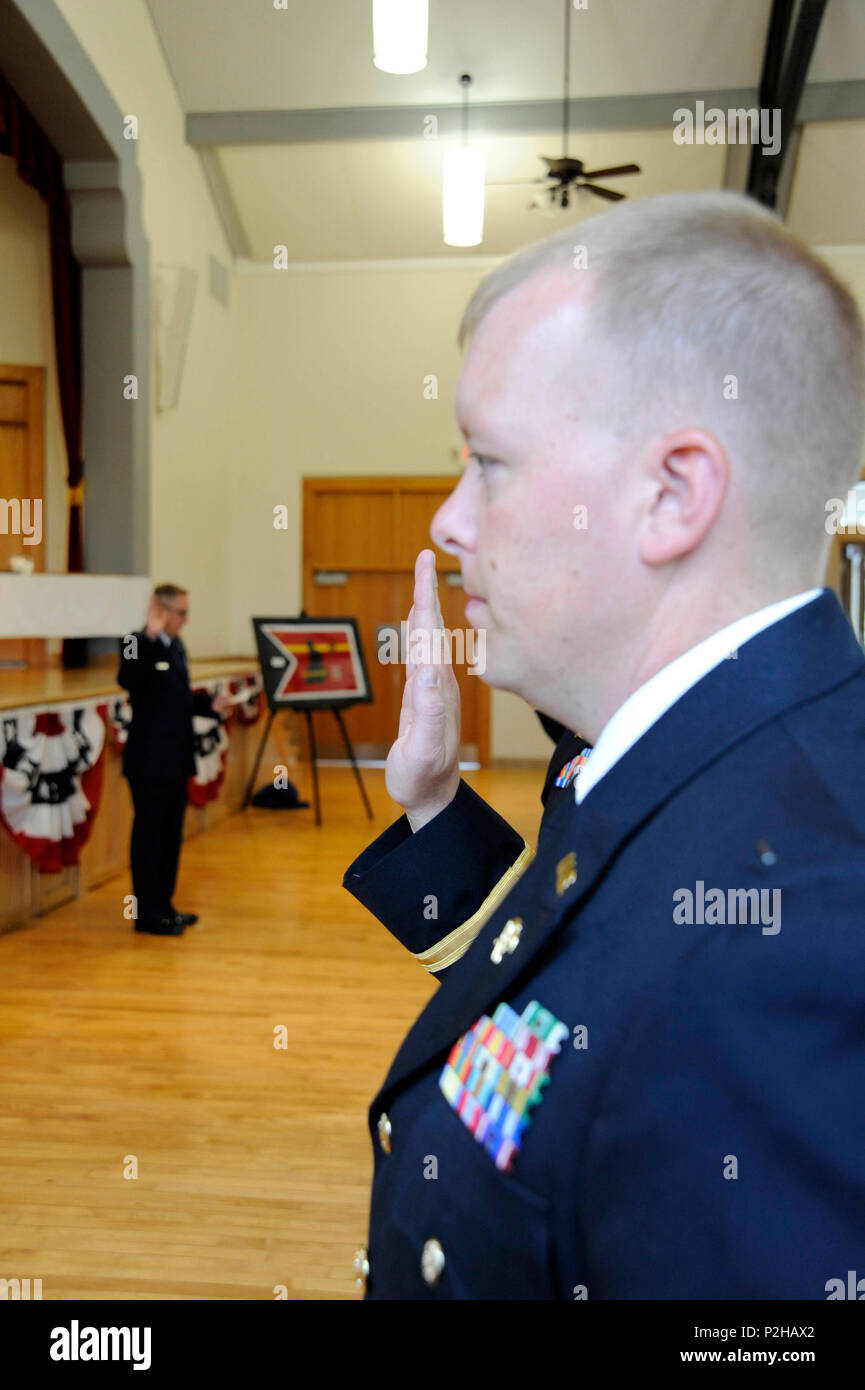 Warrant Officer Candidate Brian Sloan takes the Oath of Office ...