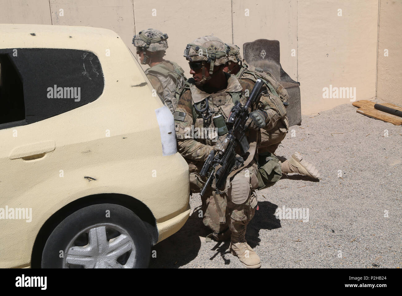 U.S. Army Soldiers assigned to 1st Battalion, 8th Infantry Regiment ...