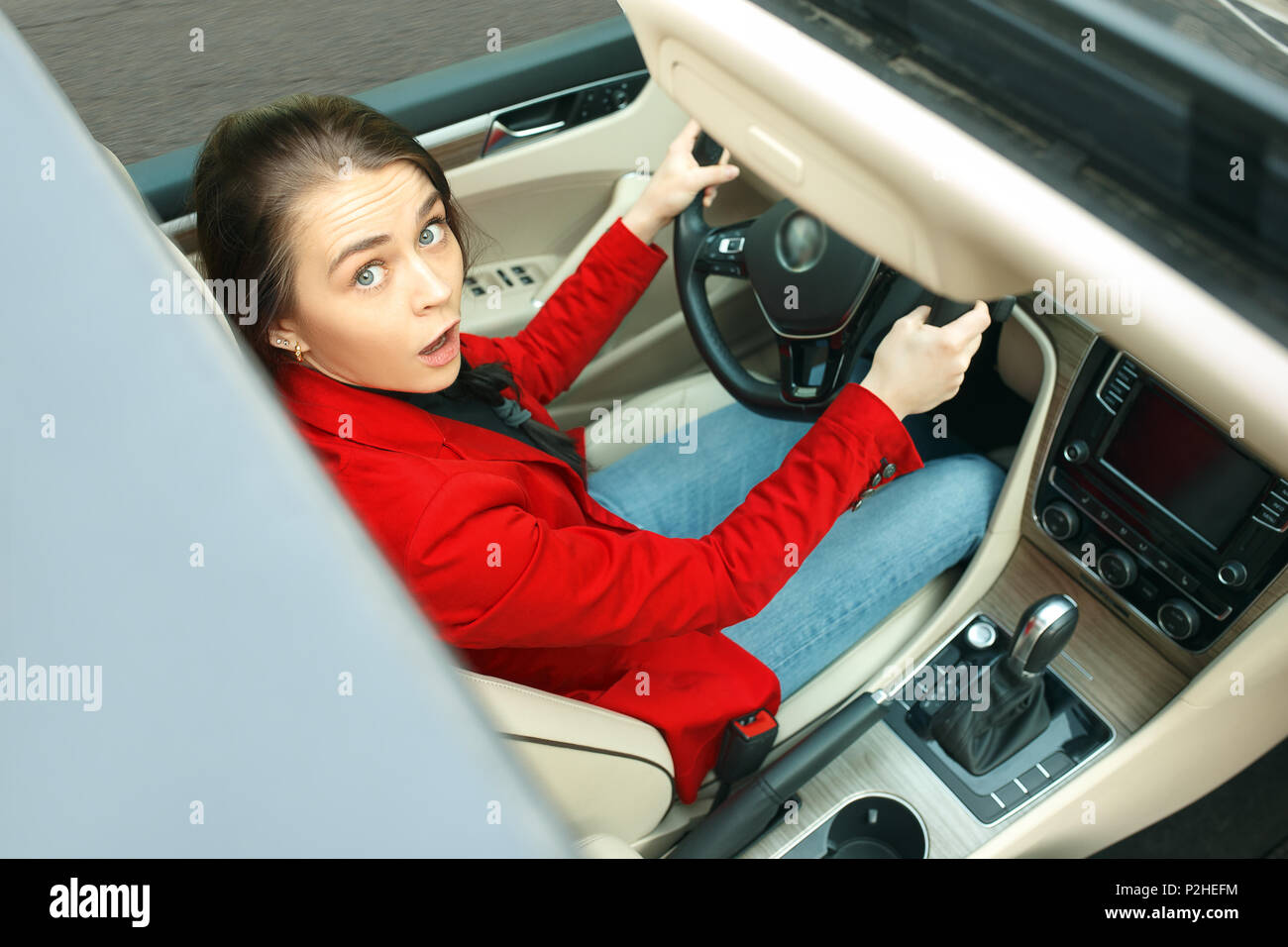 Lady driving the car city hi-res stock photography and images - Alamy