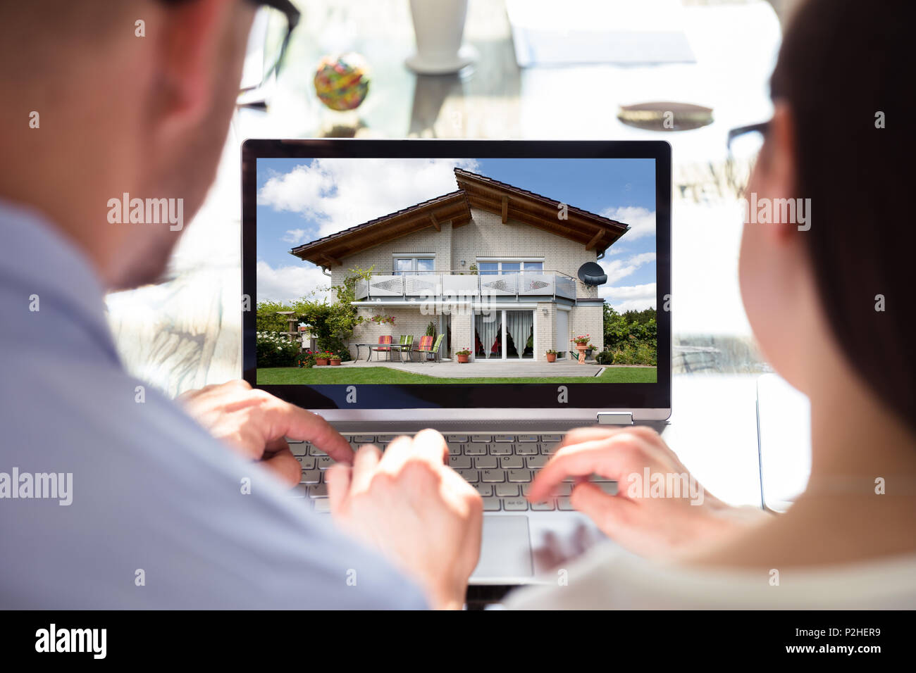 Family screen hi-res stock photography and images - Alamy