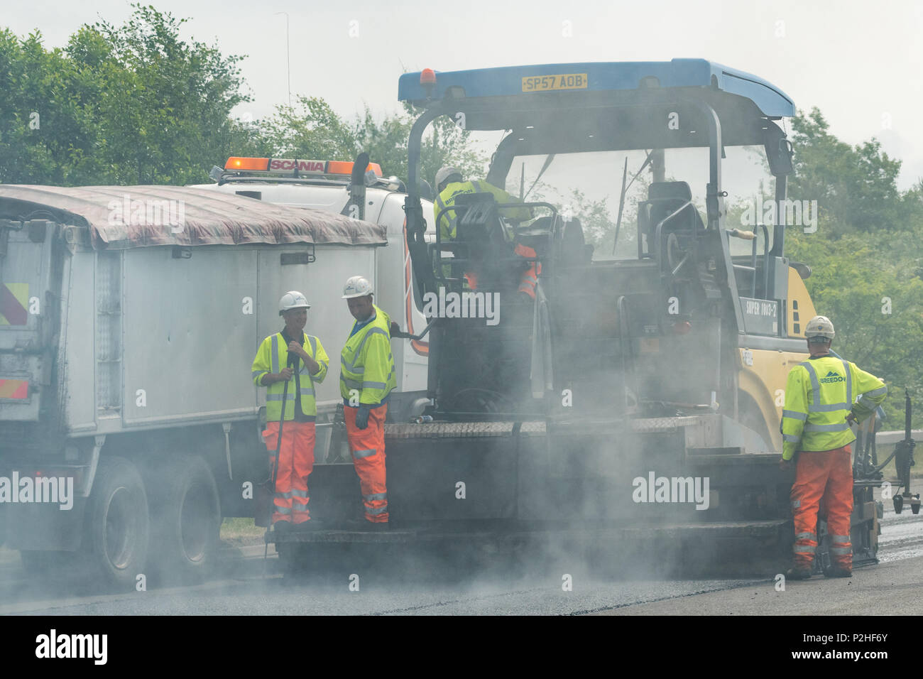 Road workers asphalt surfacing uk motorway Stock Photo - Alamy