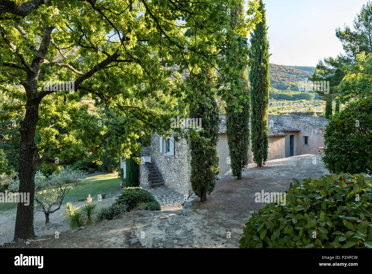 Farmhouse roof stone hi-res stock photography and images - Alamy