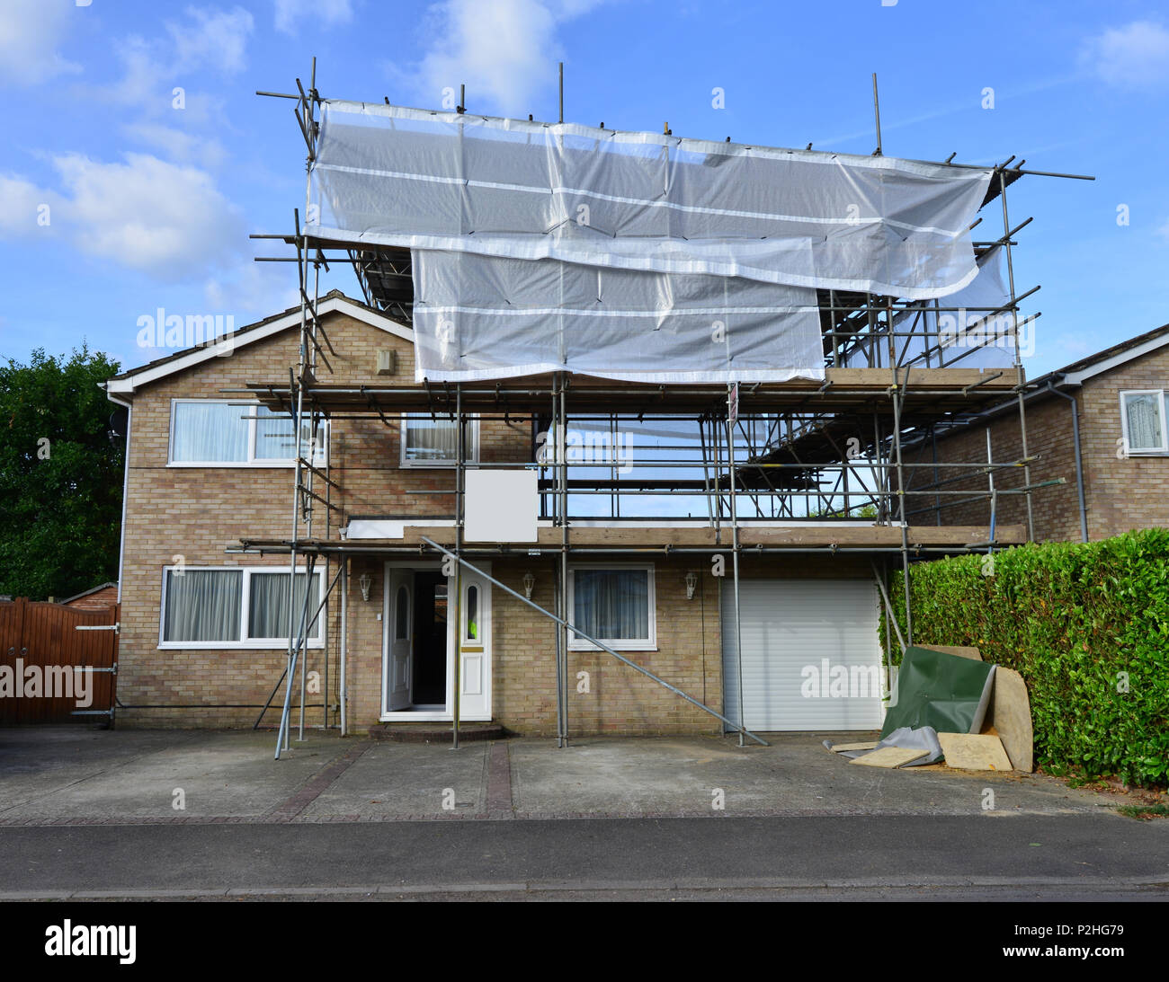 Scaffolding covers house hi-res stock photography and images - Alamy