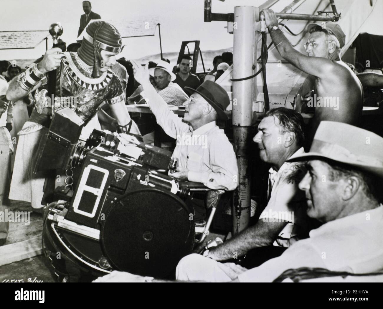 1956 film title ten commandments hi-res stock photography and images ...