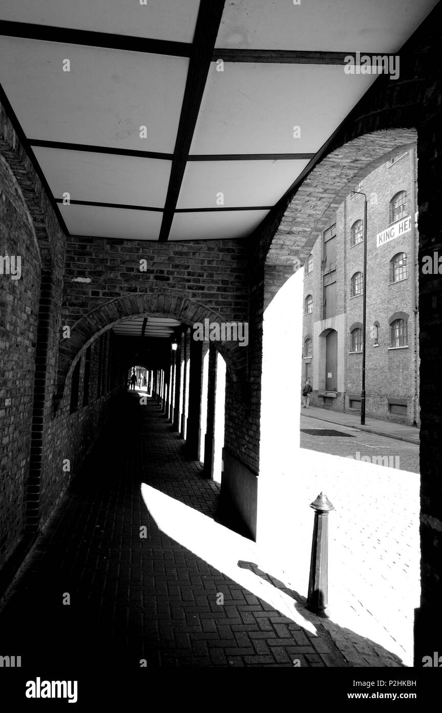 Wapping high street hi-res stock photography and images - Alamy