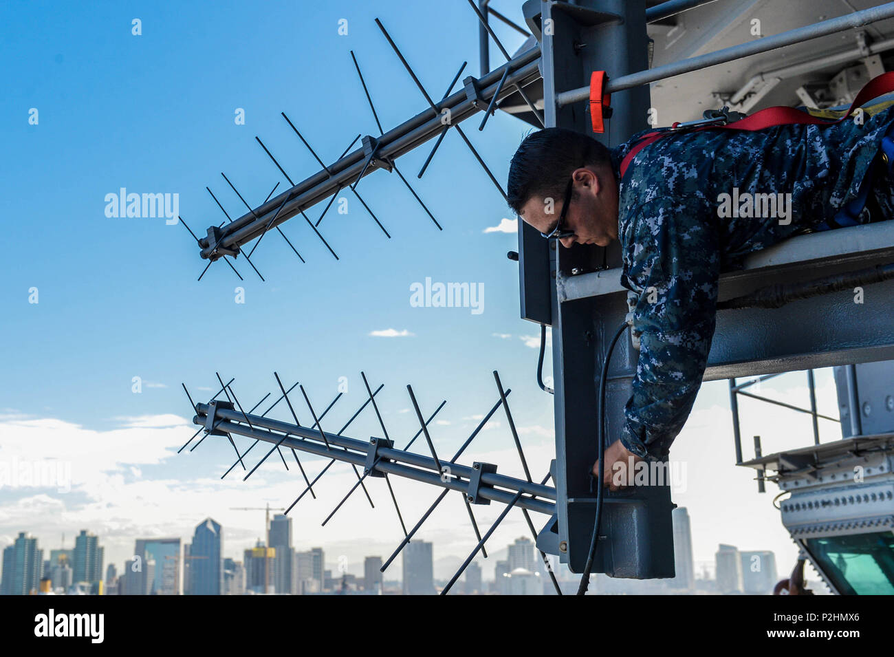 160929-N-TV230-111 SAN DIEGO (Sept. 29, 2016) Petty Officer 3rd class ...