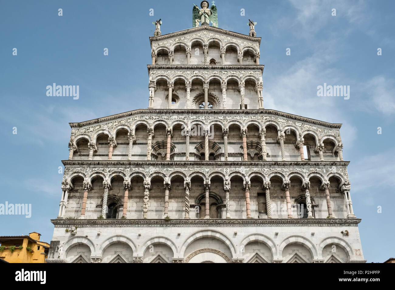 Romanesque architecture facade hi-res stock photography and images - Alamy